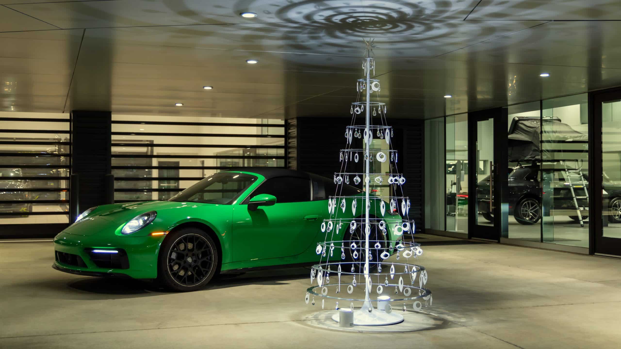 Outdoor Aluminum Christmas Trees for Homes & Businesses - Modern ...